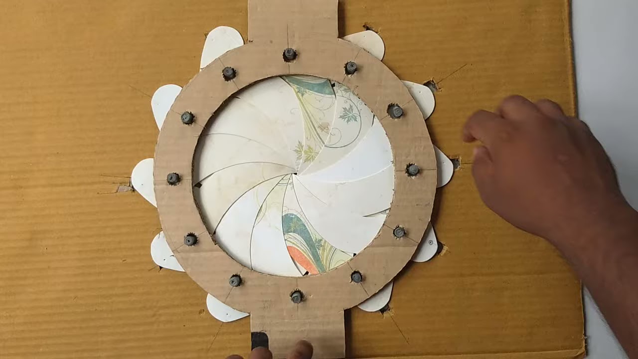 Iris mechanism - YouTube