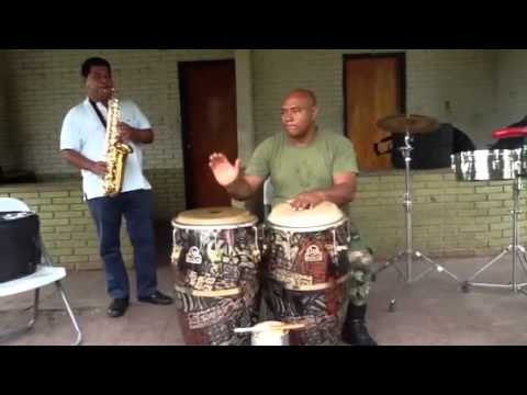 Ritmo de porro en la conga y saxofón - YouTube