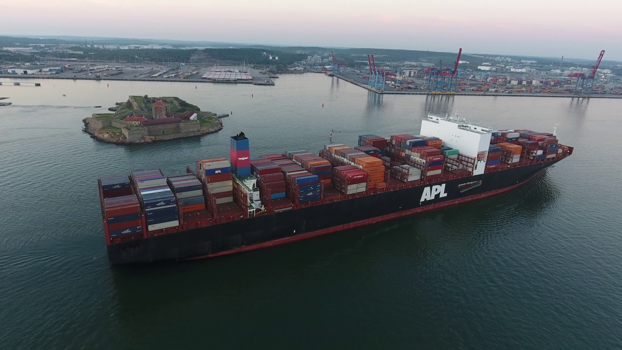 APL Temasek calls at the Port of Gothenburg - YouTube