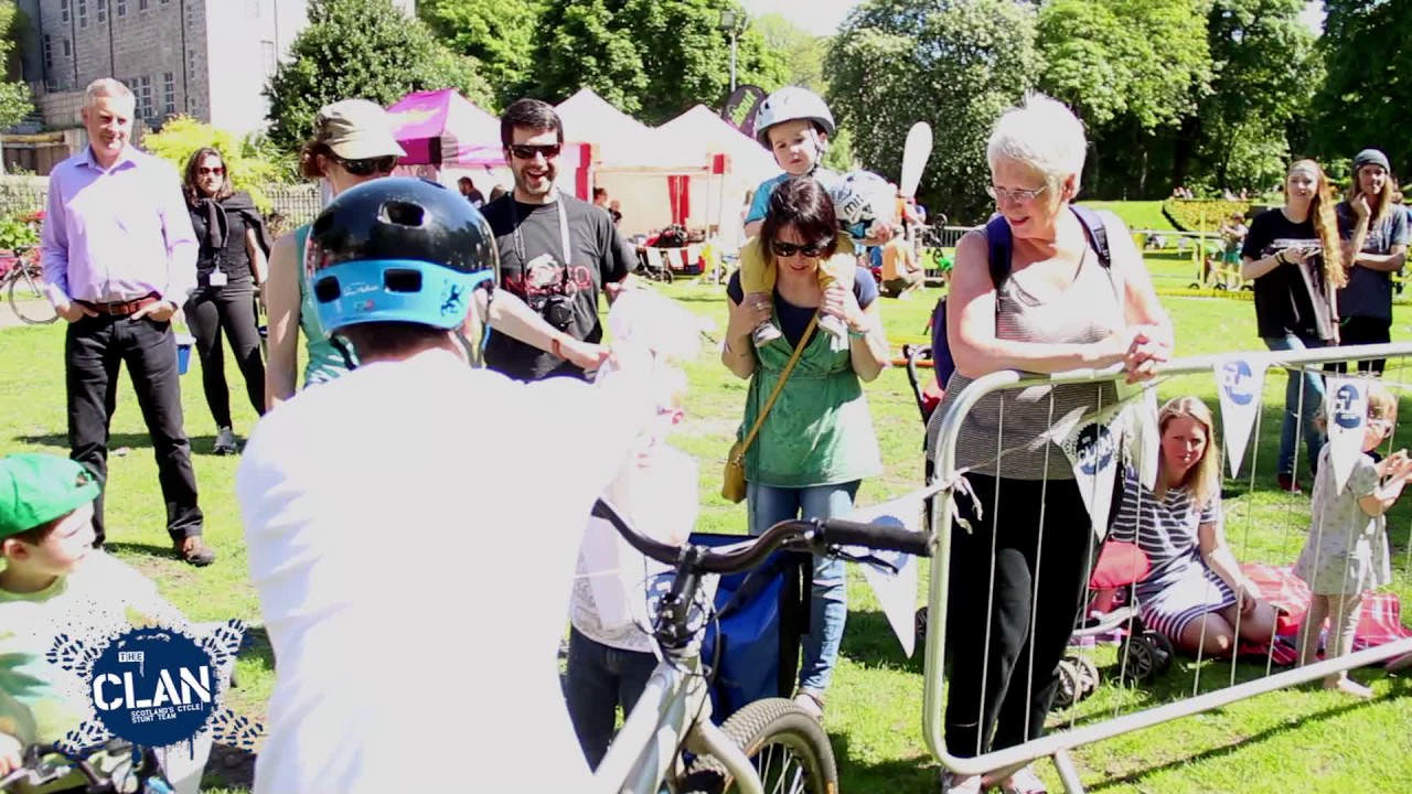 Clan Stunt Show Trials Battle - YouTube