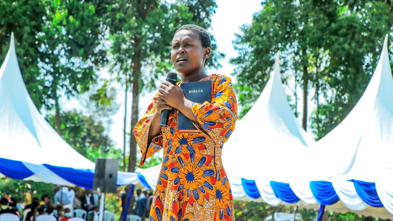 Pastor Martha Isaac - Hilarious story, Mwanamke mjinga anapenda kupiga ...