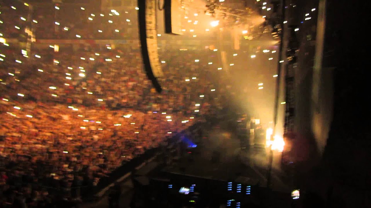 Avicii True Tour 2014 - Turn Back Time - YouTube