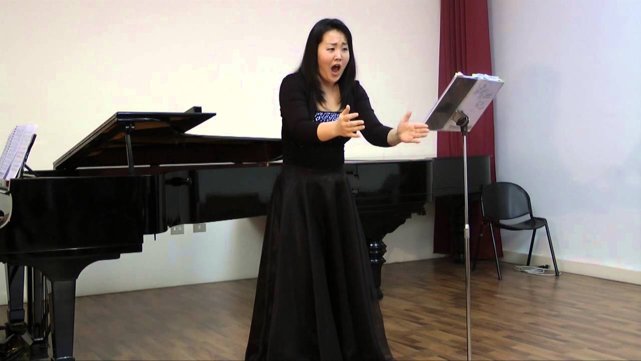 Raina Kabaivanska presenta Yasuko Sato - YouTube