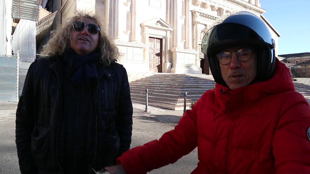 Mauro Prosperi cede il motorino a Nick Luciani che... - YouTube