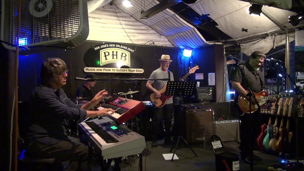 Daniel Castro Band: Walking the dog Chords - Chordify