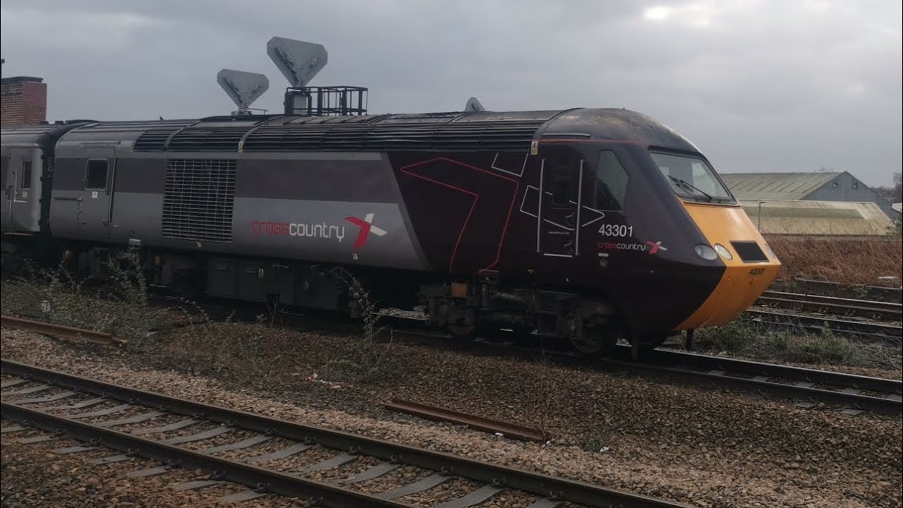 43301+43285 glide through Wakefield Kirkgate Station on diversion (12/3 ...