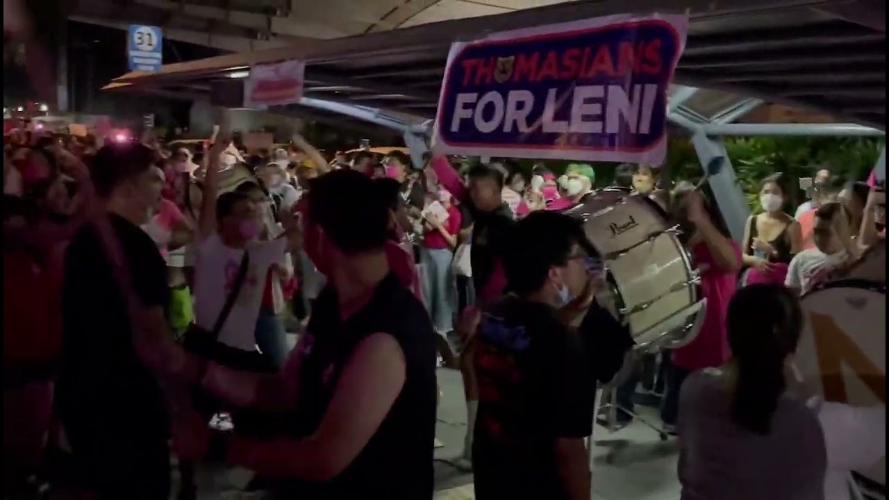 UST chants sa miting de avance ni vp leni - YouTube