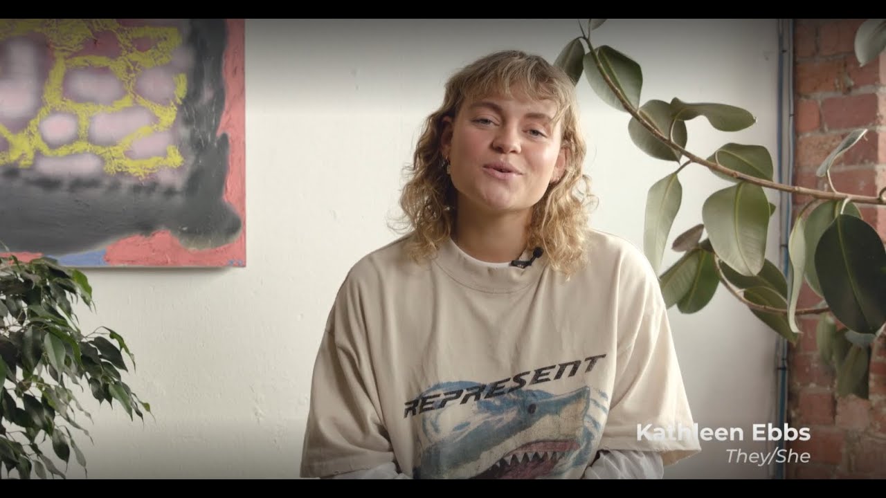 Kath Ebbs: Coming out safely - YouTube