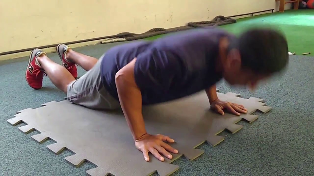 FLEXÃO DE BRAÇO FECHADA JOELHOS - YouTube