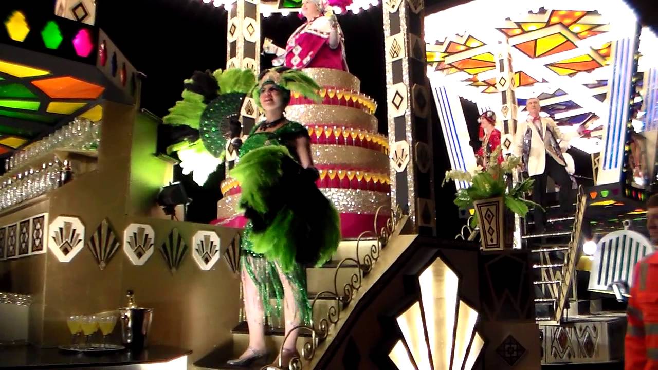 Burnham Carnival 2015 Huckyduck CC - YouTube