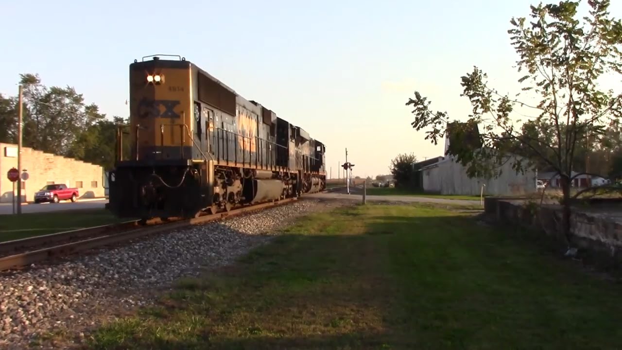 CSX 4514 and CSX 980 Light-move in Chalmers, Indiana + Brookston ...
