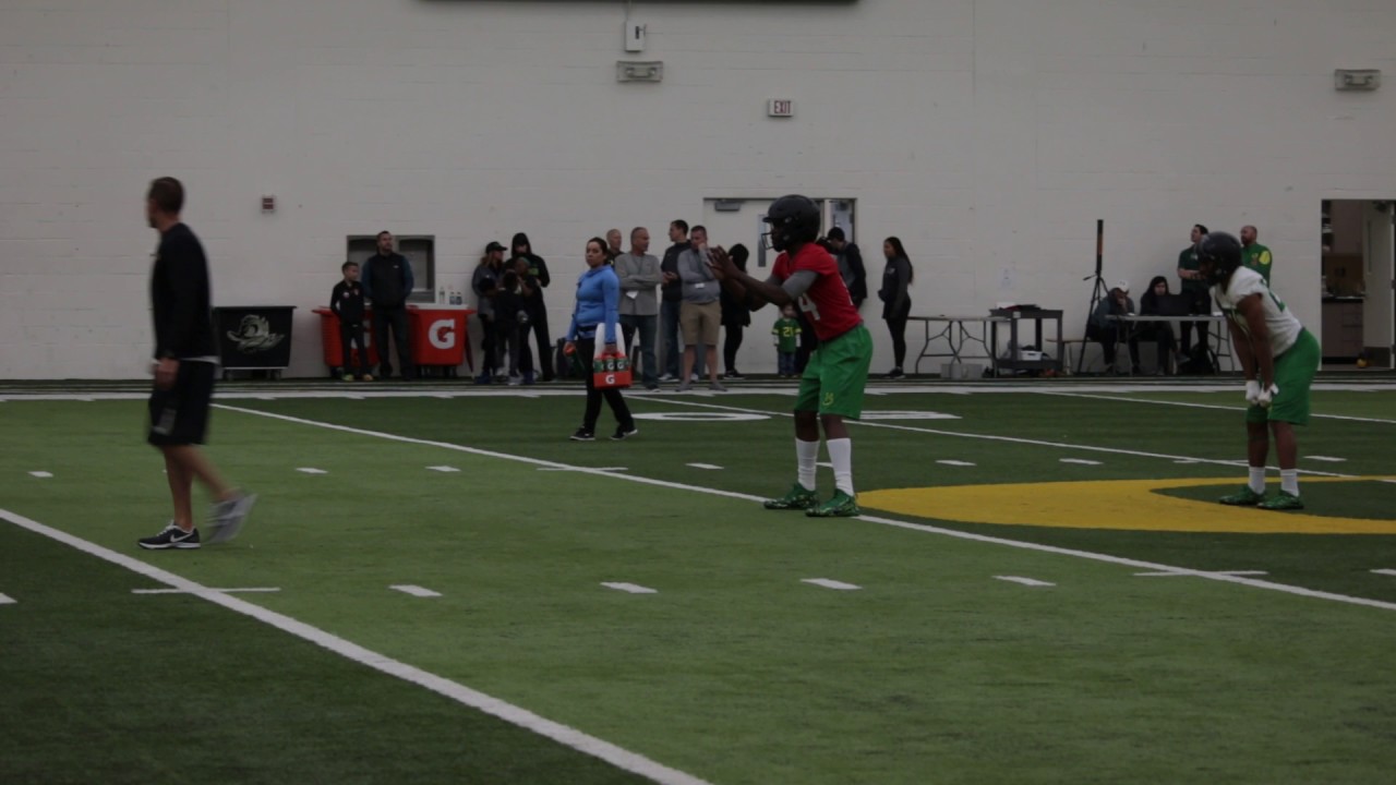 Oregon QBs run option drills - YouTube
