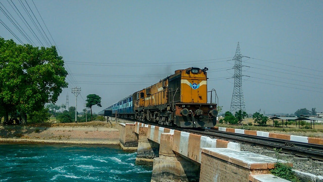 Train passing Bhakra Canal in Patiala | 04831 Jodhpur - Haridwar ...