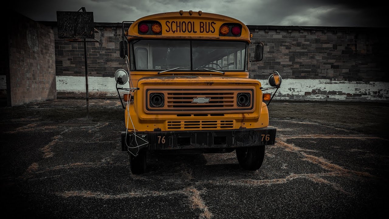 Exploring Abandoned 1980s School Bus - YouTube
