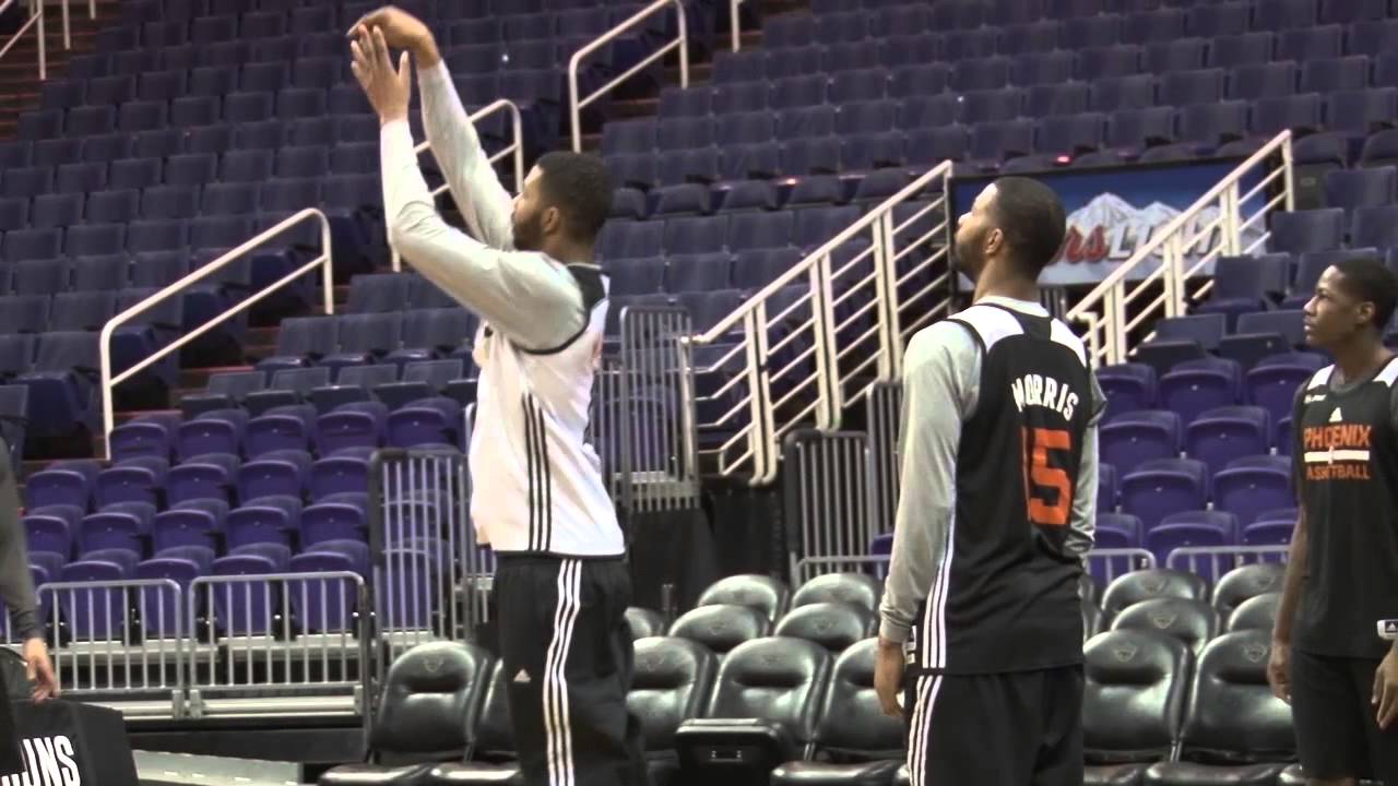 Granger arrives at Suns practice for first time on Monday - YouTube