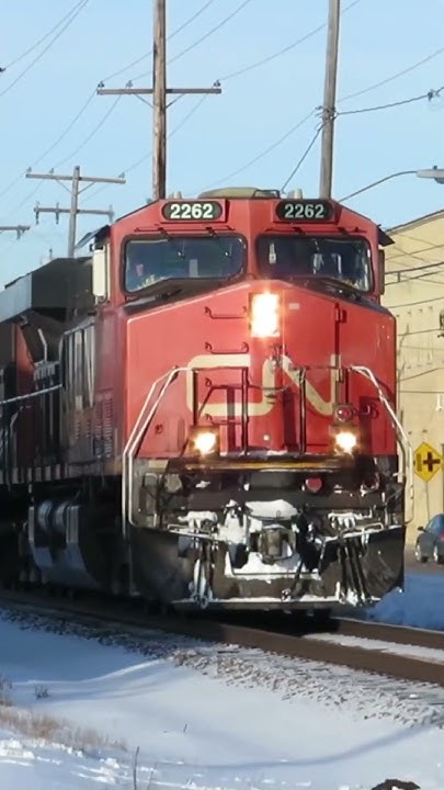 CN 2262 ES44DC leads Southbound Manifest at Oshkosh, WI 12/29/21 - YouTube
