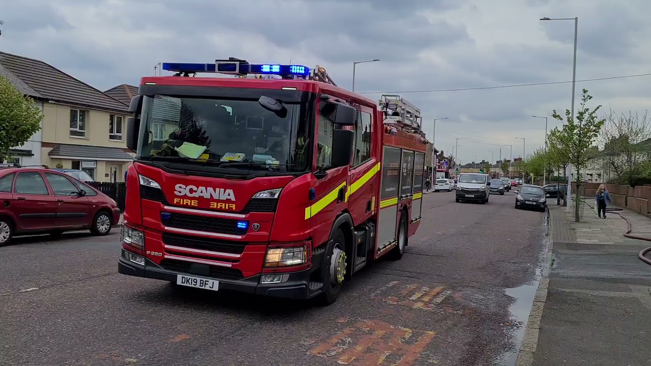 Merseyside Fire & Rescue Service Fire Engines Responding & Arriving On ...