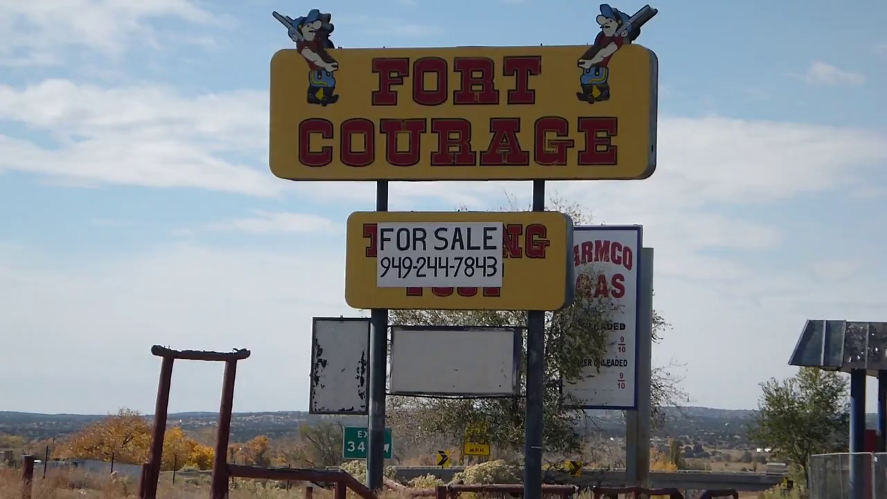 Abandoned Fort Courage roadside attraction In Arizona - YouTube