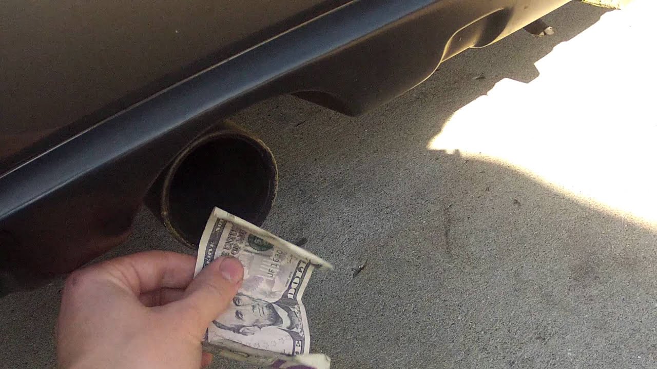 Doing the "Dollar Bill" test on a Subaru with a dead cylinder - YouTube