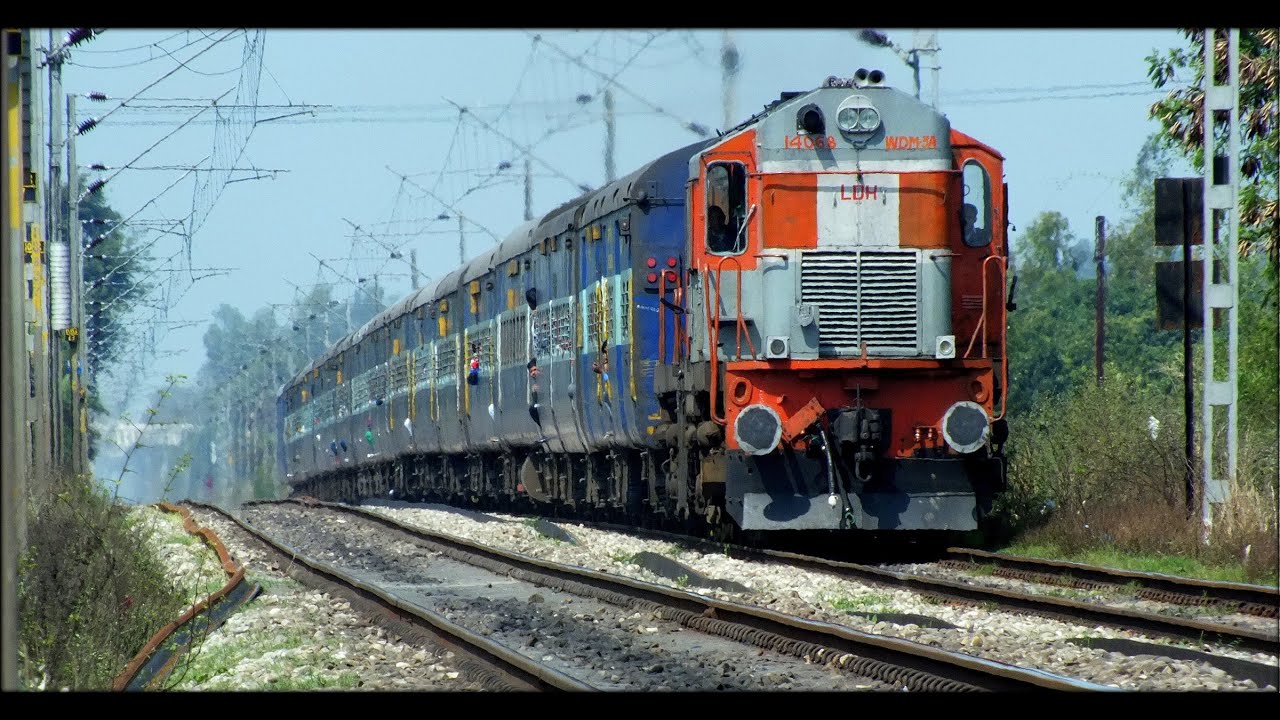 LDH WDM3A led Amritsar-Howrah Express cruised past at 90+ ! - YouTube