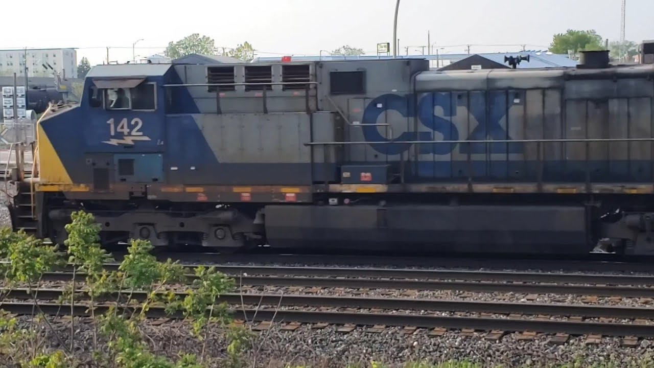 TRAINS CSX Vintage 1990s Pained Locomotive at Dorval Ramps - YouTube