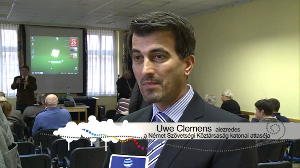 Uwe Clemens - Aki berepülte az egész világot - YouTube