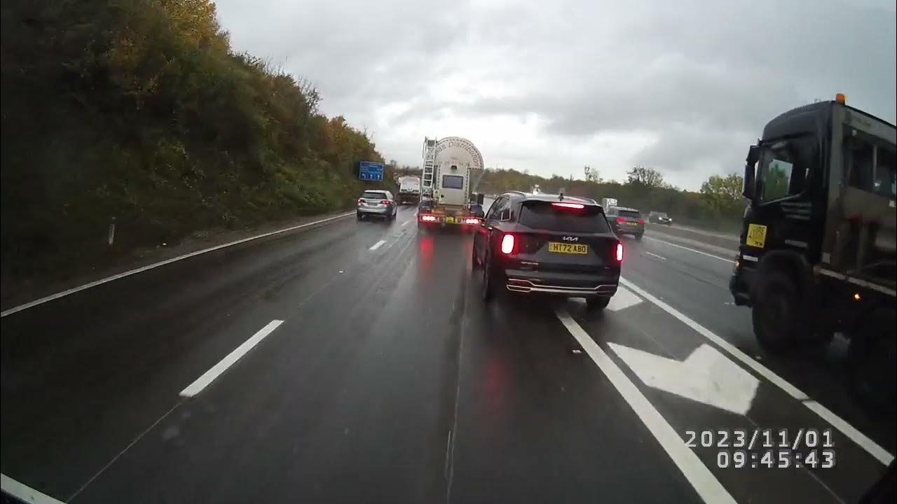 Idiot Driver - HT72ABO Kia Sorento Inconsiderate Driver - YouTube