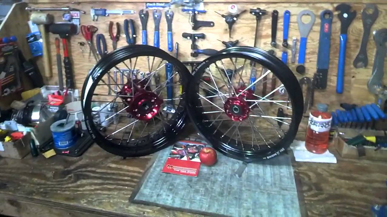 DNA Supermoto Wheels Up CLOSE - Motostrano.com - YouTube