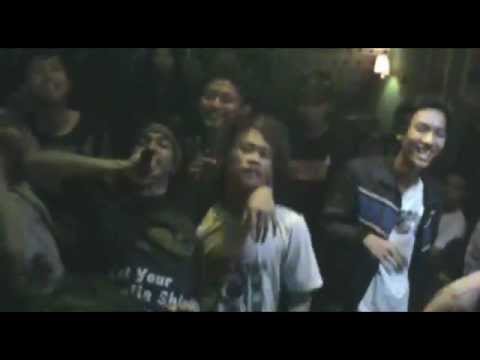 CEWE ANJING - SHOCKBREAKER @ buka bersama grunge agustus 2011