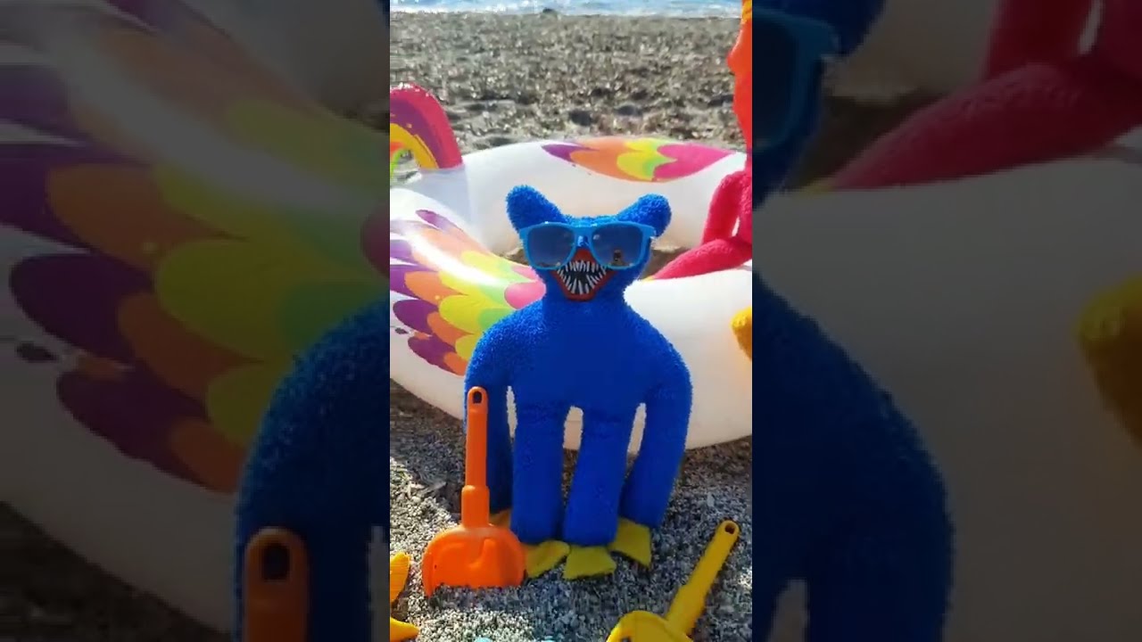 Huggy Wuggies on the beach | Poppy Playtime - YouTube
