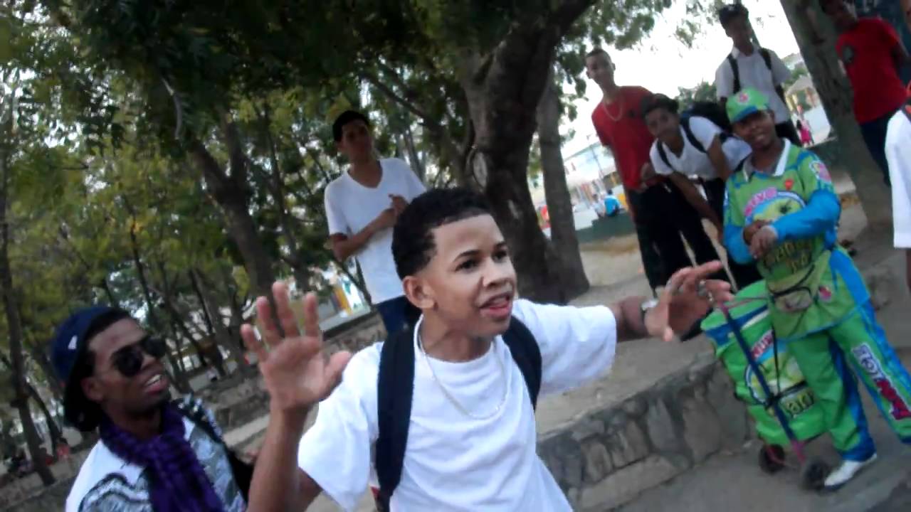 una pecosa grandisima k casi le degrana el pezueco - YouTube