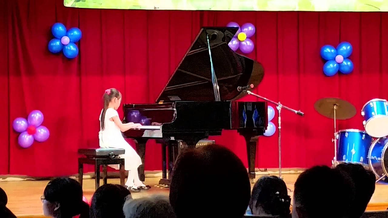 Julie鋼琴演奏發表會 - YouTube