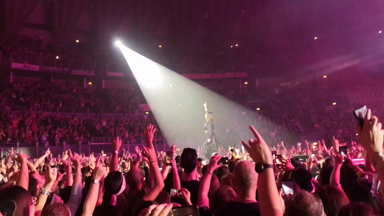 Laura pausini - una storia che vale 2018 - YouTube