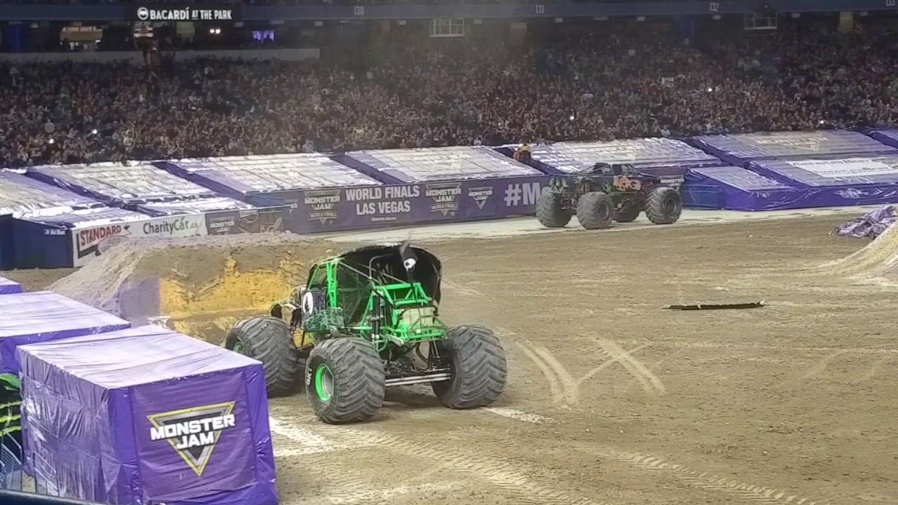 Grave Digger back flip, Toronto Monster Jam Jan 29,2017 - YouTube