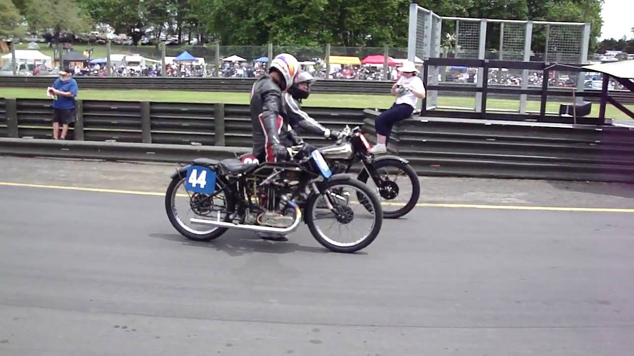 Old buggers, exposed valve gear race. - YouTube