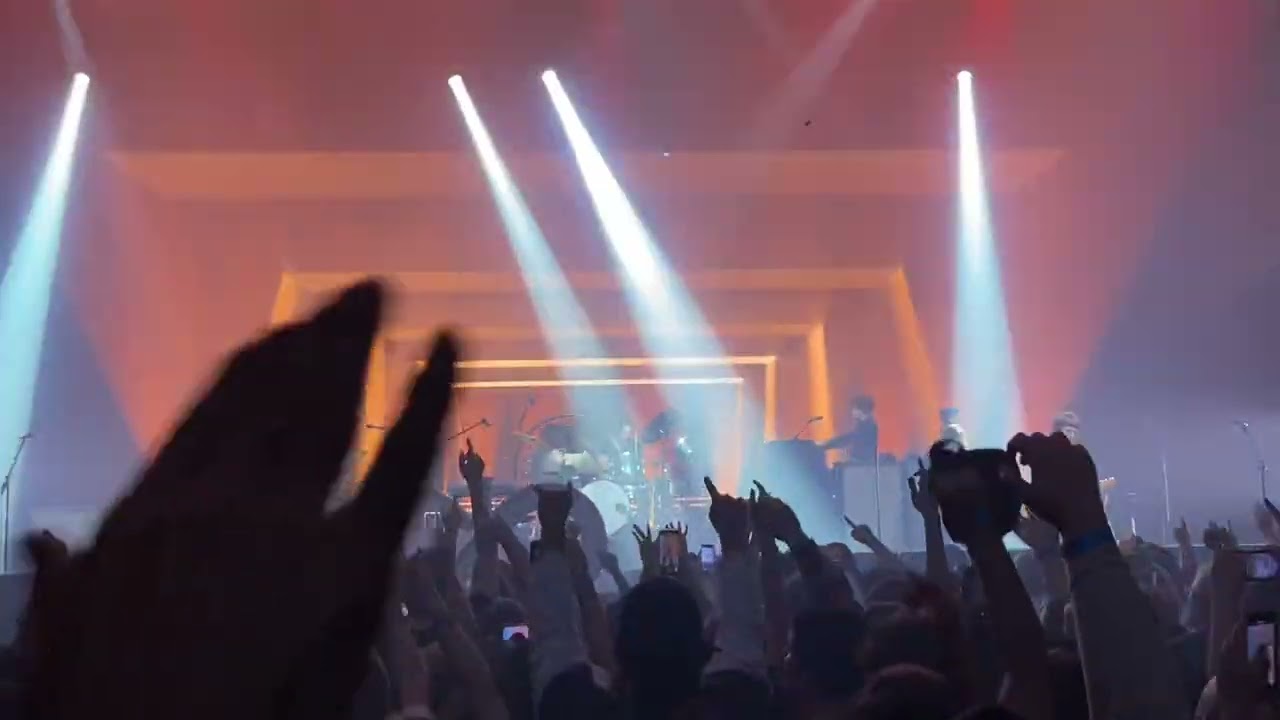 The Killers (Imploding the Mirage Tour) - Mr Brightside (Live-Front ...