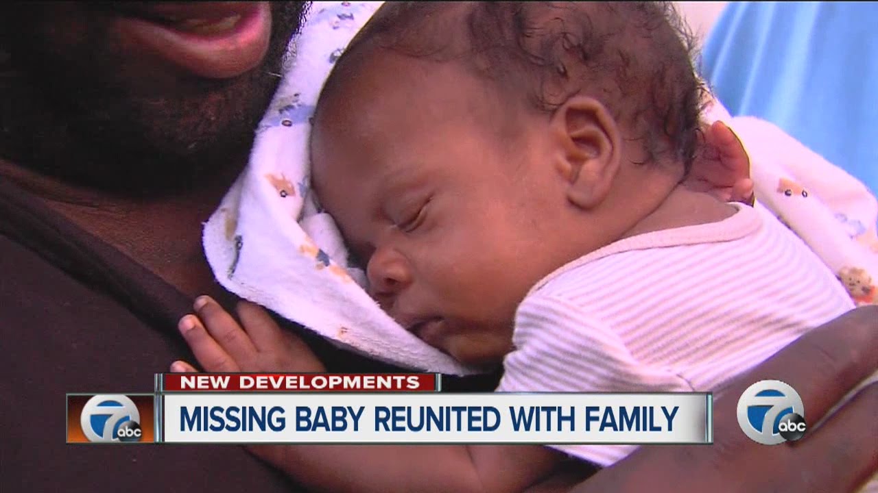 Missing baby reunited with family - YouTube