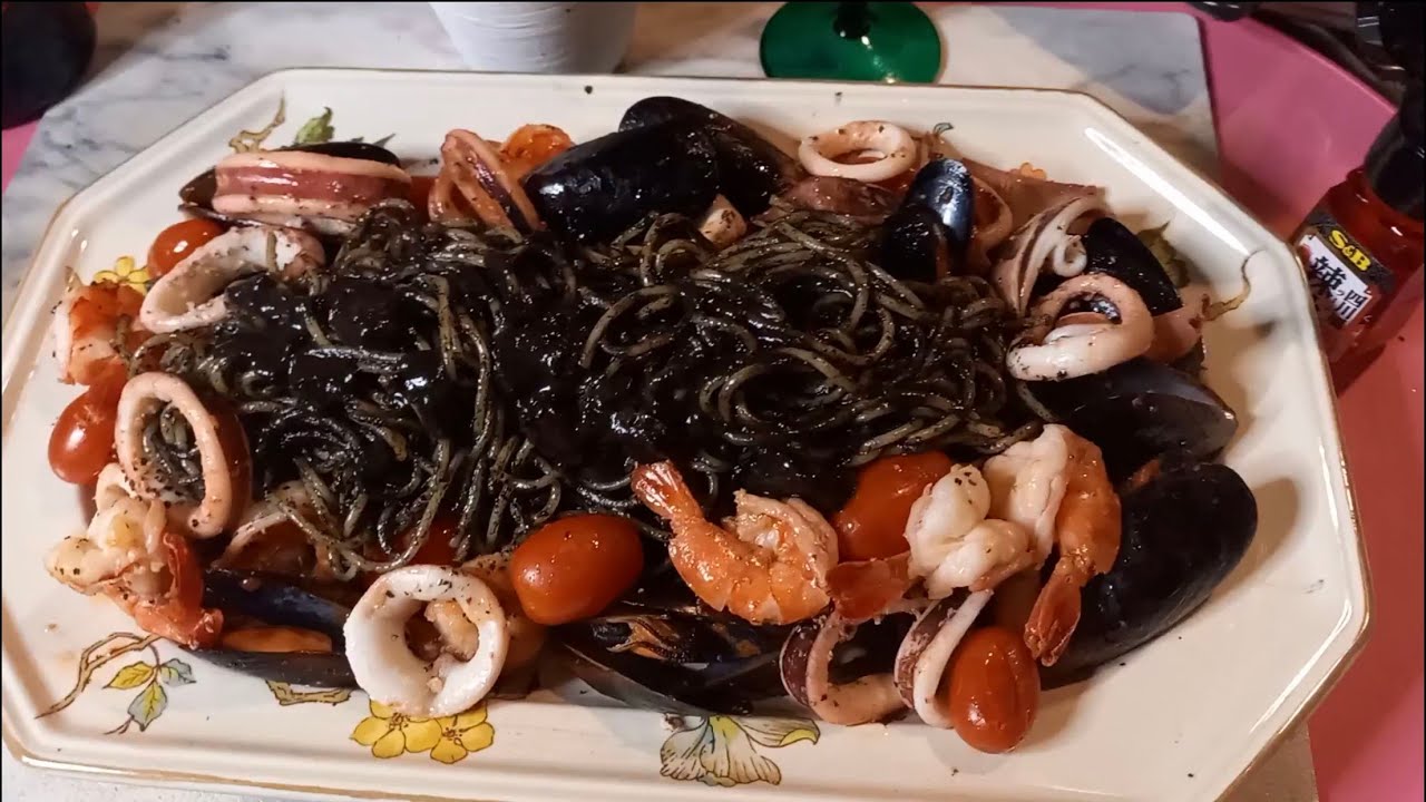 HOW TO COOK BLACK SQUID INK PASTA | TAGALOG - YouTube