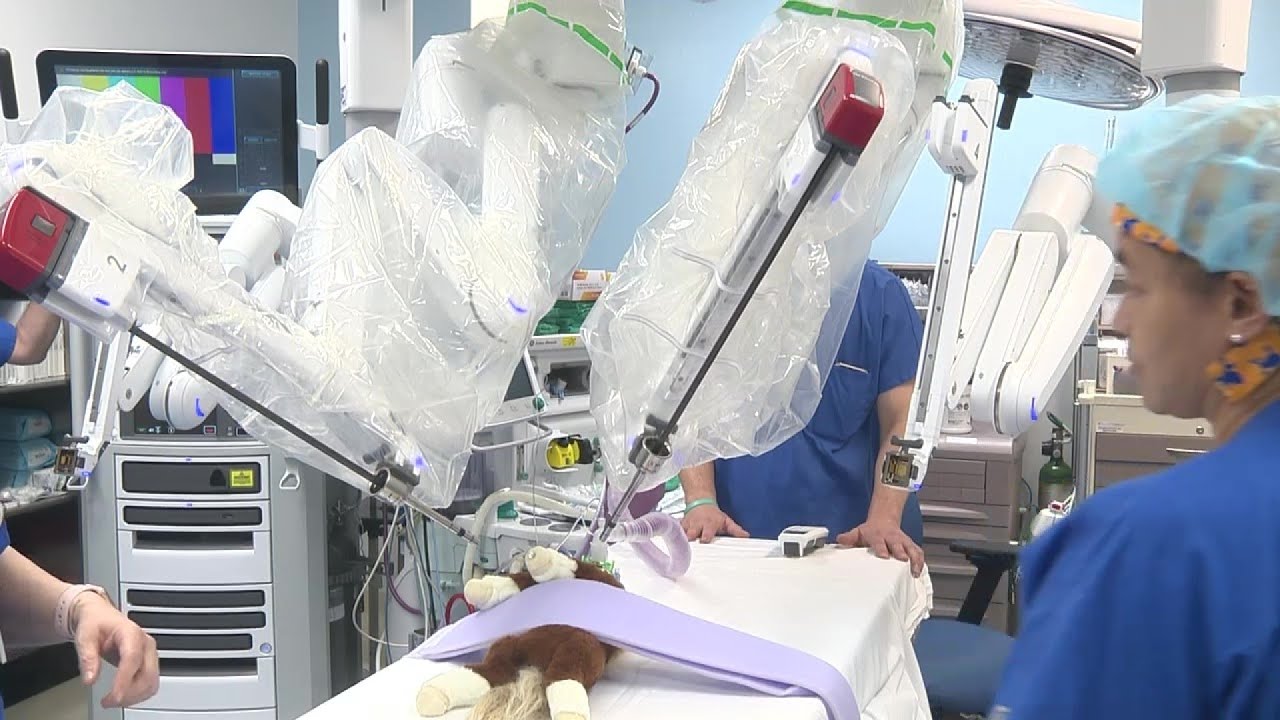 Surgeons use new robotic arm at CHRISTUS Children’s Hospital - YouTube