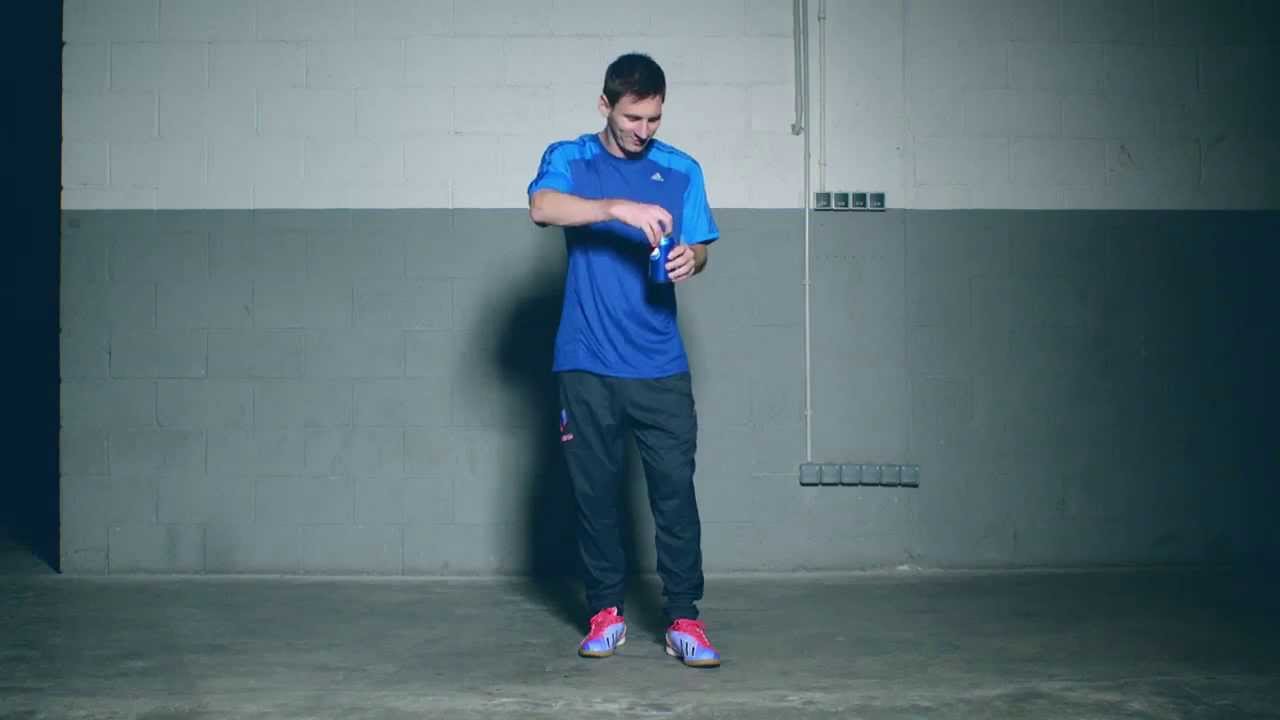 Lionel Messi Pepsi Can Trick Commercial | '13 - YouTube