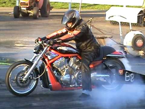 Harley Screaming Eagle V-rod burnout, Kilkare 2010 - YouTube