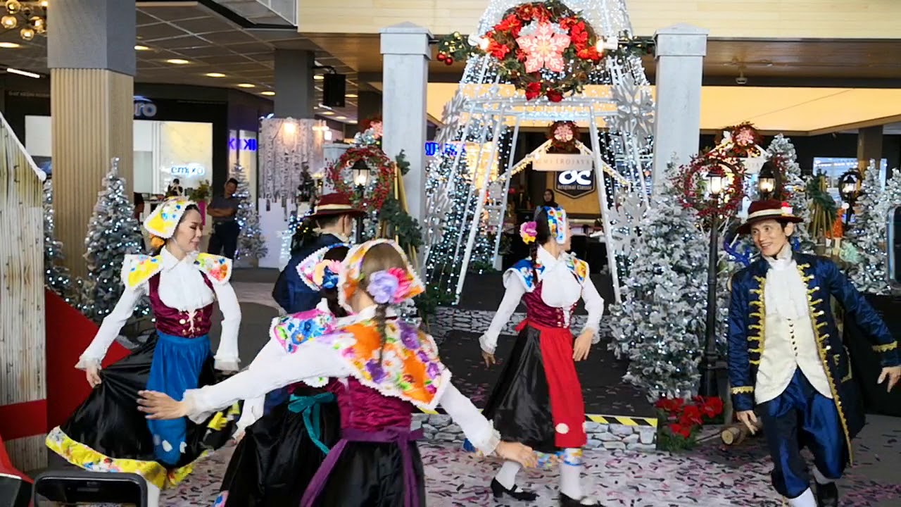 Swedish Christmas Dance @ IPC Shopping Centre - YouTube