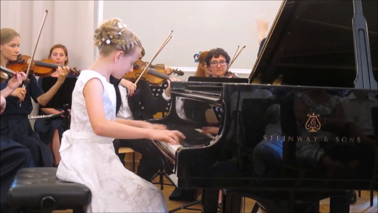 ANNA-MARIA RZESOŚ, J. Haydn, Koncert fortepianowy D-dur, nr 11, część I ...