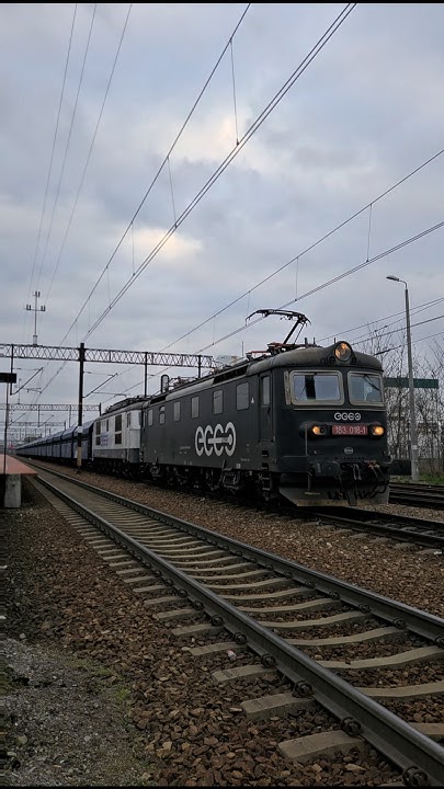 183 018 i 3E/1 261 ze składem talbotów. #kolej #pkp #pociąg #shorts #skoda #sputnik #Siechnice ...