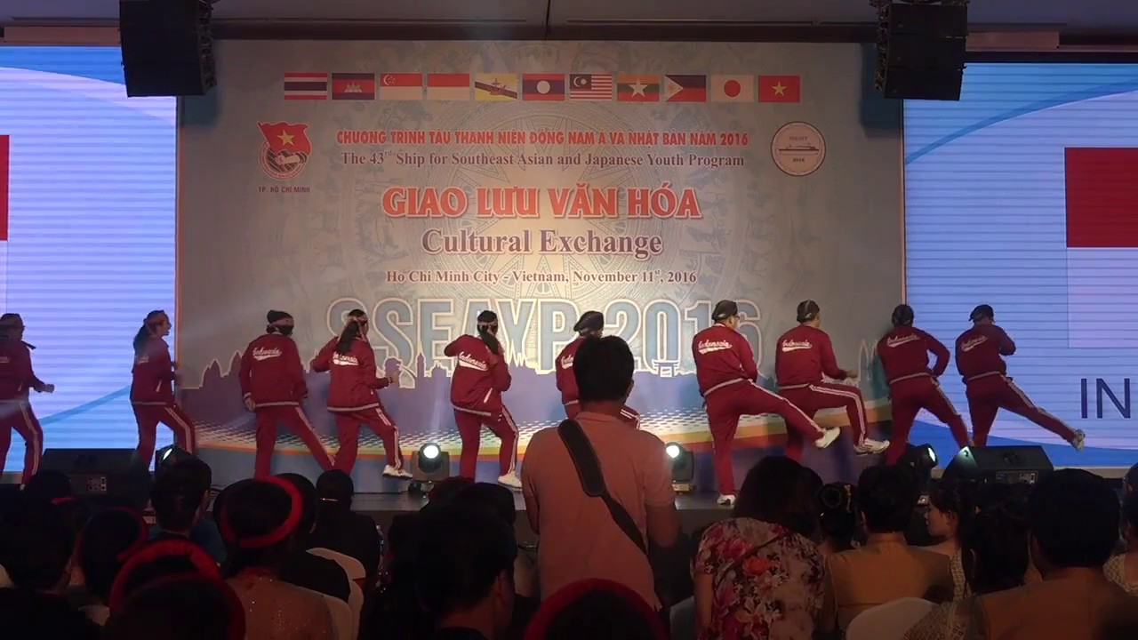 Poco-poco Dance by IPY (3 Minutes Performance in Vietnam 43rd SSEAYP ...