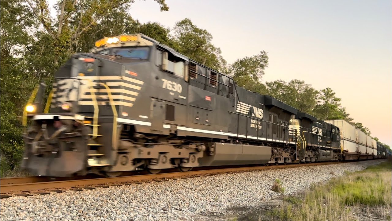 Norfolk Southern ES40DC 7630 Leads a Short NS 282 at Norris - YouTube