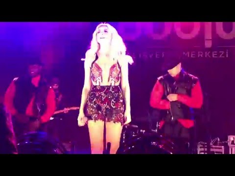 Hadise - Biz Burdayız (Ankara Podium AVM)