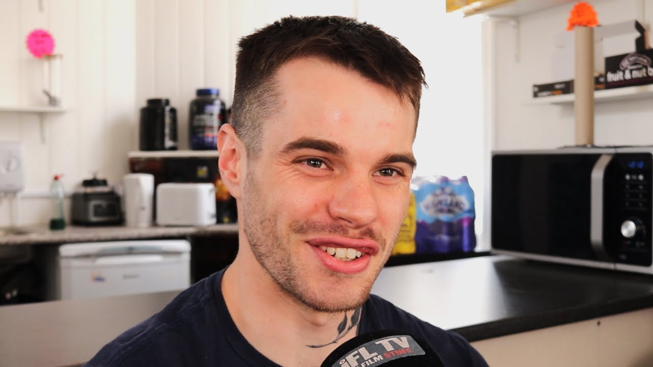 'BEING ABLE TO FIGHT & GET PRAISE FOR IT - IT'S ODD!' - 2-0 EX-SWIMMER ...