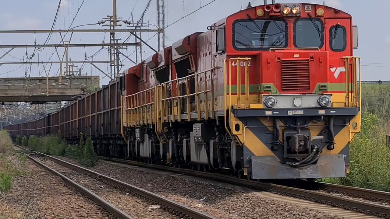 Transnet class 44GE diesel locomotives heading towards Newcastle just ...