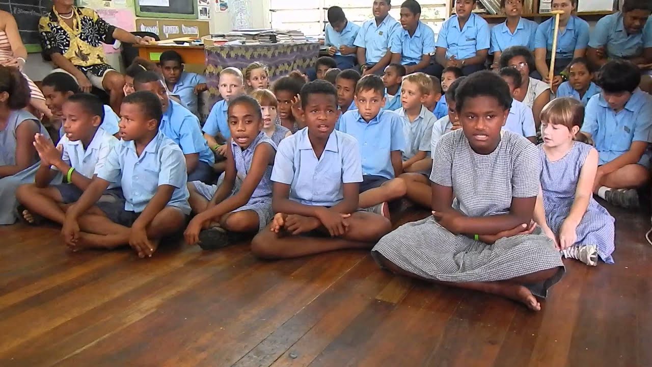 Fiji Multi-cultural School Children entertaining the Waikoloa Canoe ...